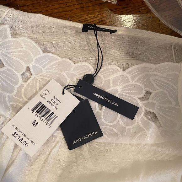 Magaschoni | Tops | Nwt Magaschoni White Long Sleeve Top With Appliqu ...